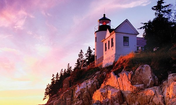 Estación luminosa de Bass Harbor Head - Visite Maine - Visit Maine